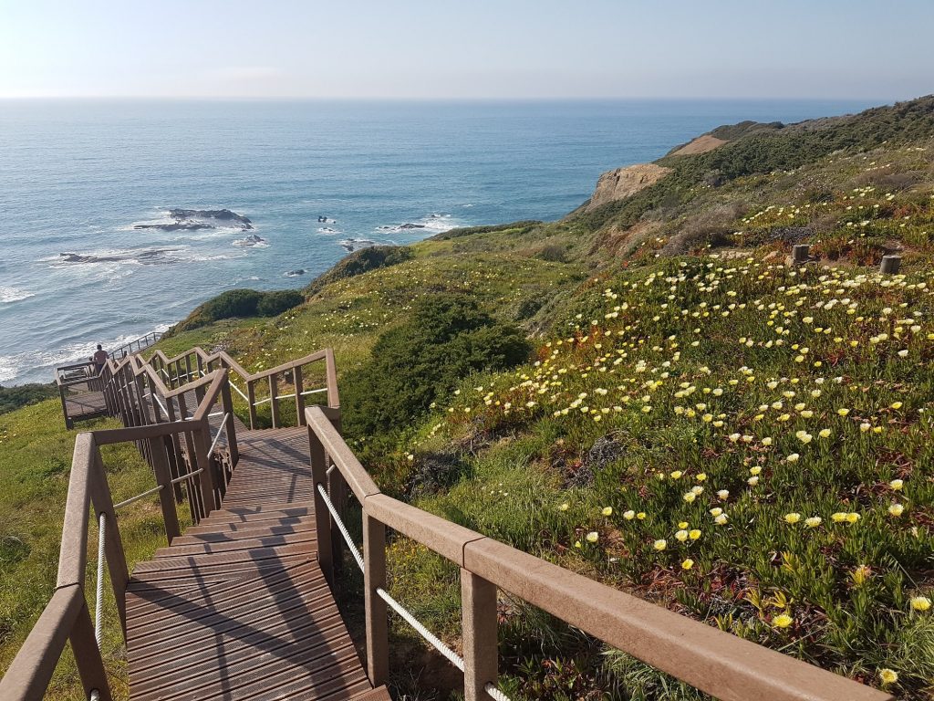 Rogil met haar indrukwekkende stranden aan Algarve westkust